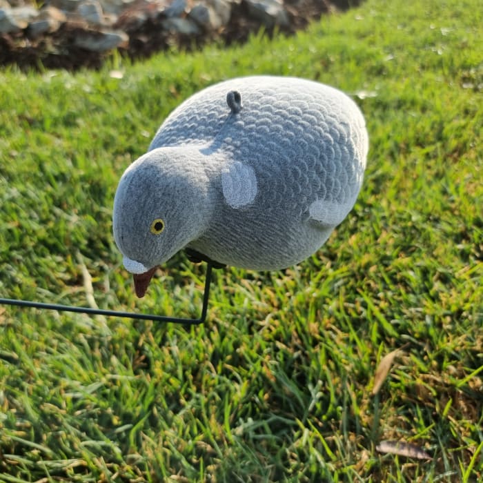 Pigeon Decoy with Three Rotating Pigeons – Pellet-Guns.com